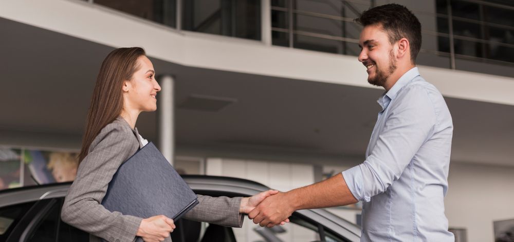 7 consejos al comprar un auto usado en un concesionario